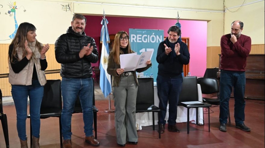 Lezama: Sileoni visitó el distrito y anunció la creación de una Escuela ...